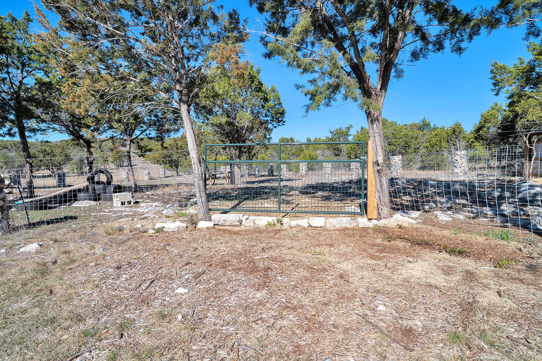 Gorgeous single story home on 8.1 acres in Bear Springs Ranch ...