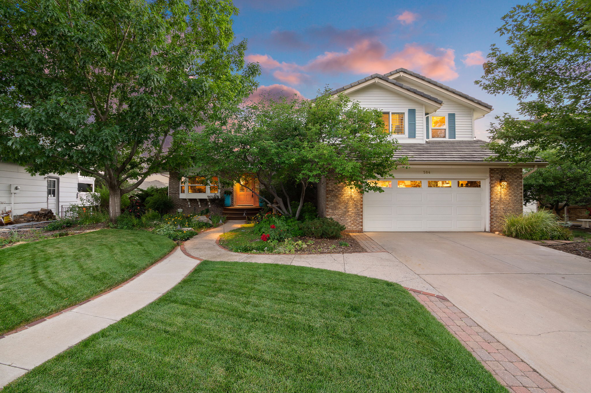 584 Old Stone Dr, Littleton, CO 80126 | 8z Real Estate