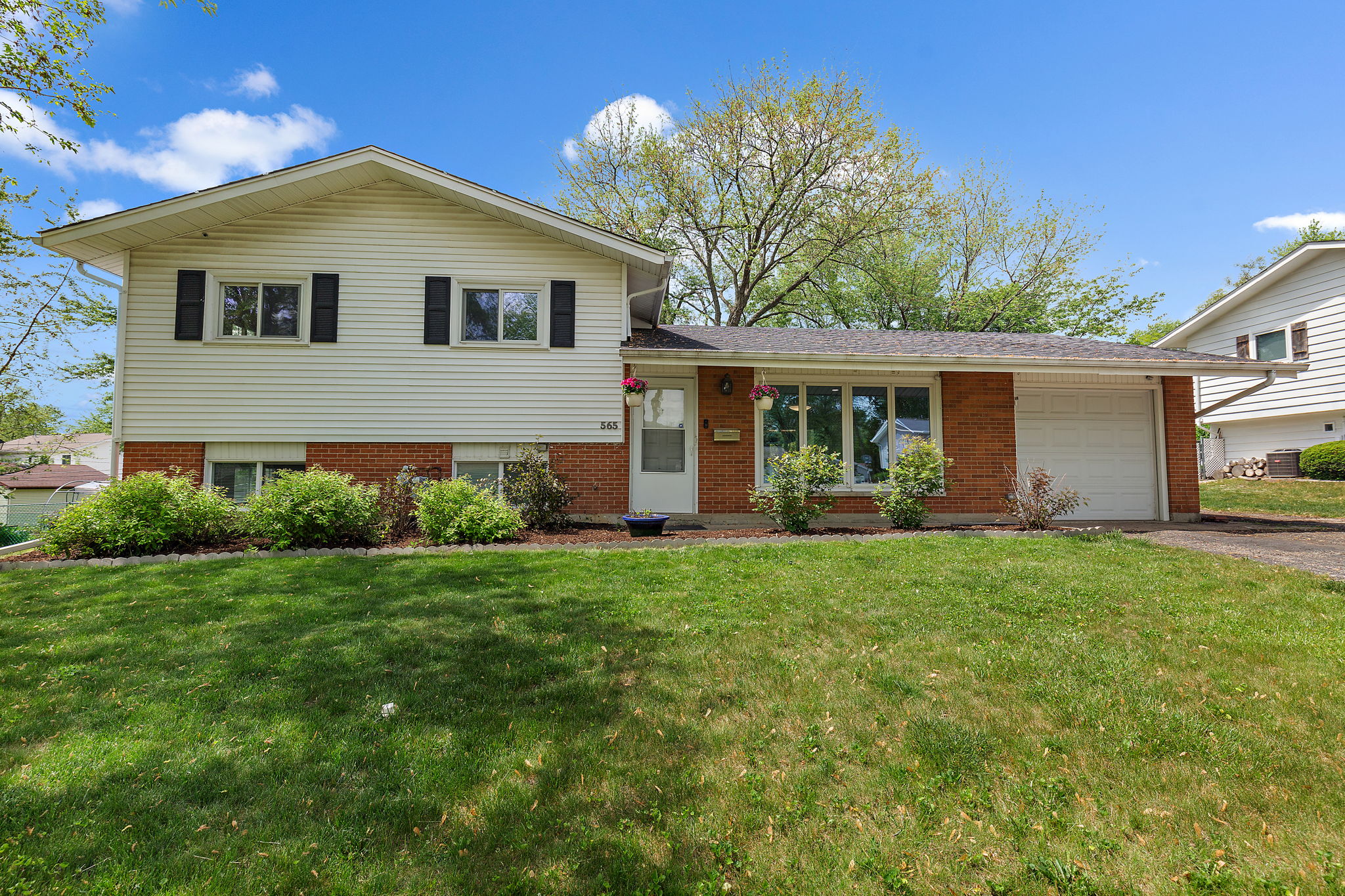 565 Edgemont Ln, Hoffman Estates, IL 60169 | Fox Valley Media Arts